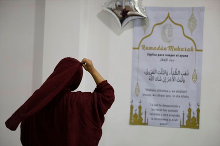 Woman Muslim Community Arranges Her Hijab Editorial Stock Photo - Stock ...