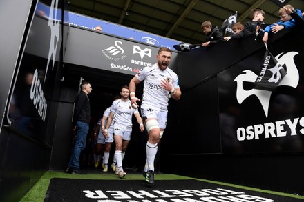 Ospreys Vs Dragons Sio Tomkinson Dragons Editorial Stock Photo - Stock ...