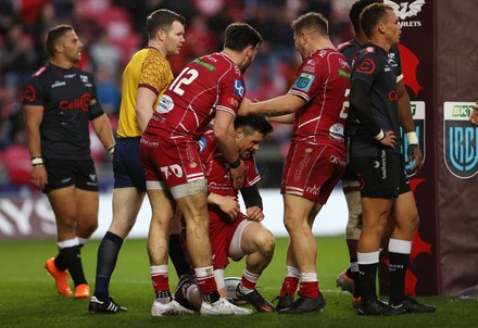 Steff Evans Scarlets Celebrates Scoring Try Editorial Stock Photo ...
