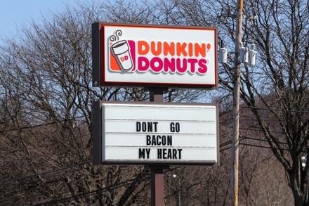Sign Dunkin Donuts Logo Seen Restaurant Editorial Stock Photo - Stock ...