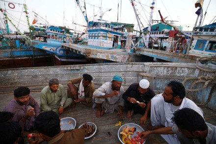500 Fishing in pakistan Stock Pictures, Editorial Images and Stock ...
