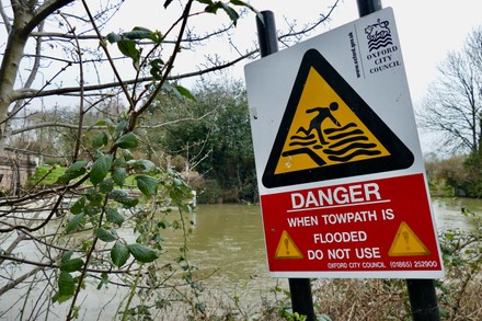 Flood Alert Signs Along River Thames Editorial Stock Photo - Stock ...
