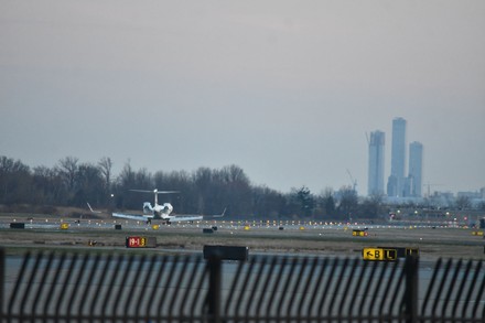 Steven Spielbergs Private Jet Lands Wednesday Editorial Stock Photo ...