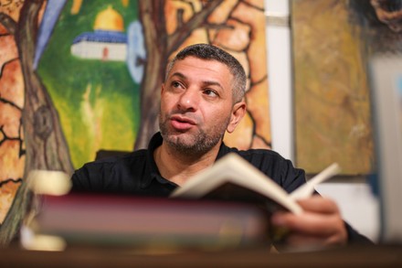 Palestinian Writer Refugees Books Mahmoud Bassiouni Editorial Stock ...