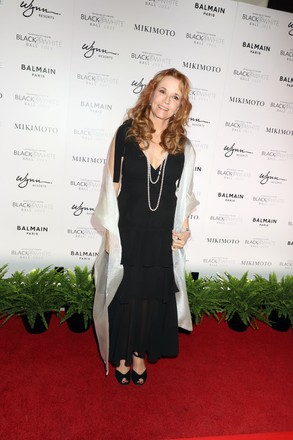 __COUNT__ Nevada Ballet Honors Lea Thompson at 'Black & White Ball' Las ...
