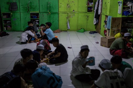 Students Break Their Fast Islamic Boarding Editorial Stock Photo ...
