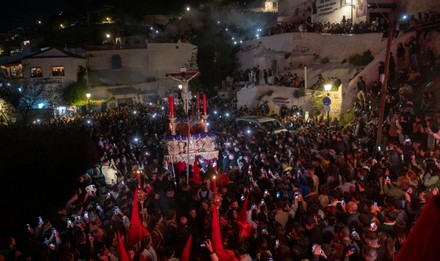 10 Traditional procession of the Christ of the Gypsies in Granada ...