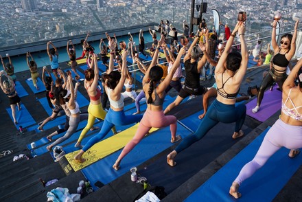 Participants Sunrise Wine Yoga Class Perform Editorial Stock Photo ...