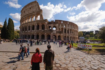 Tourists Seen Around Colosseum Rome Colosseum Editorial Stock Photo ...