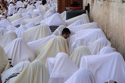 Orthodox Jews Cover Their Heads Prayer Editorial Stock Photo - Stock ...