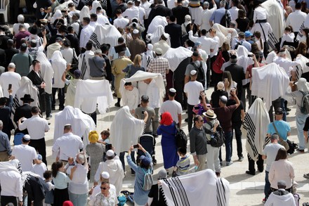Orthodox Jews Cover Their Heads Prayer Editorial Stock Photo - Stock ...