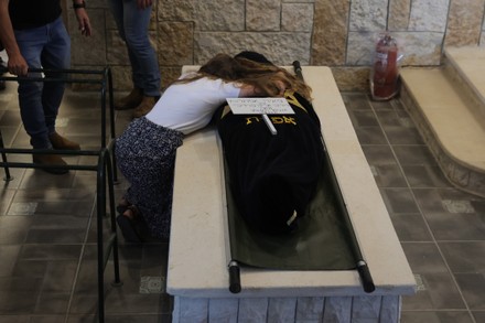 Family Members Mourn Next Bodies Two Editorial Stock Photo - Stock ...