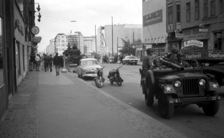 750 Checkpoint charlie Stock Pictures, Editorial Images and Stock ...