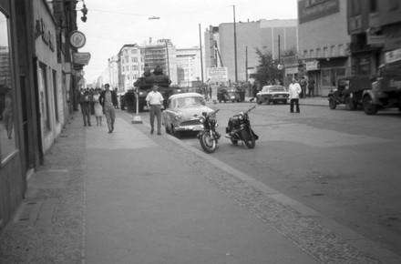 750 Checkpoint charlie Stock Pictures, Editorial Images and Stock ...