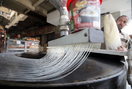Egyptian Baker Prepares Kanafeh Traditional Middle Editorial Stock ...
