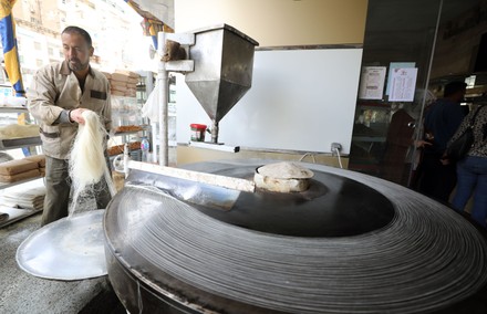 Egyptian Baker Prepares Kanafeh Traditional Middle Editorial Stock ...
