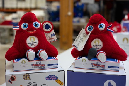 Paris 2024 Olympics Paralympics Mascots Production Editorial Stock ...