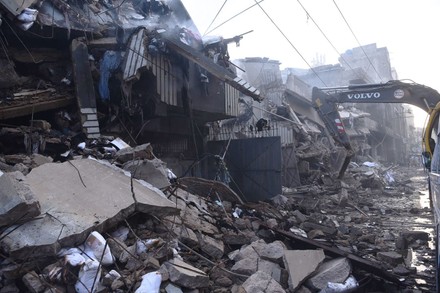 Heavy Machinery Removes Rubble Collapsed Factory - Foto de stock de ...