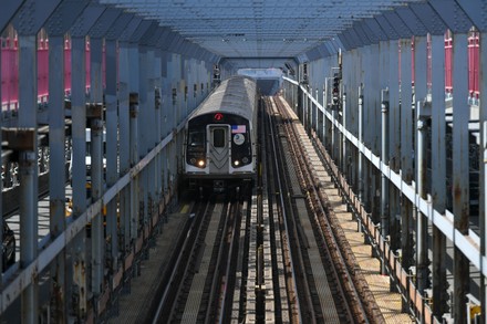 Subway Train Crosses Over Williamsburg Bridge Editorial Stock Photo - Stock Image | Shutterstock