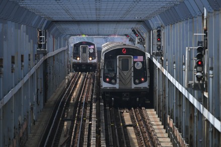Subway Train Crosses Over Williamsburg Bridge Editorial Stock Photo - Stock Image | Shutterstock