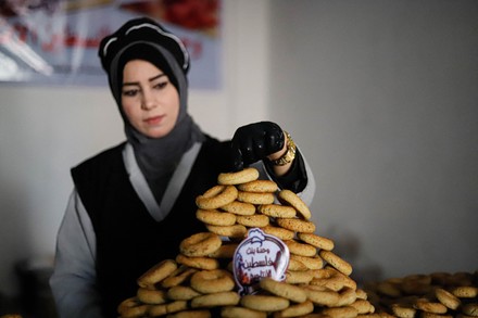 Palestinian Women Prepare Traditional Date Cookies Editorial Stock ...