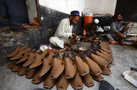 Pakistani Cobbler Makes Traditional Peshawari Chappal Editorial Stock ...