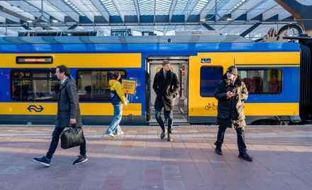 250 Dutch high speed train Stock Pictures, Editorial Images and Stock ...