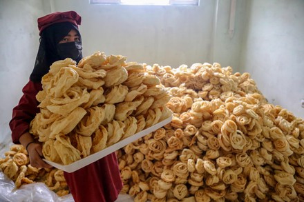 Afghan Woman Prepares Snacks Factory Kabul Editorial Stock Photo ...