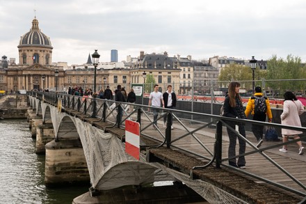 __COUNT__ Renovation Work Begins On The Famous Pont Des Arts In Paris ...