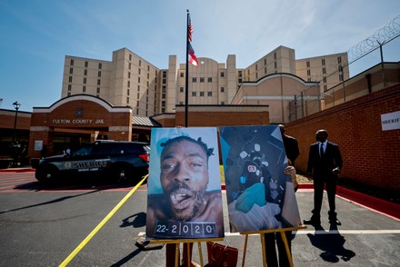 22 Protest at Fulton County Jail after inmate death of Lashawn Thompson ...