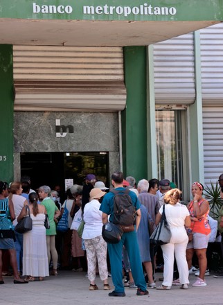 People Wait Line Outside Bank Branch Editorial Stock Photo - Stock ...