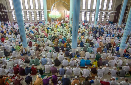 Bangladeshi Muslim Faithfuls Offer Eid Alfitr Editorial Stock Photo ...