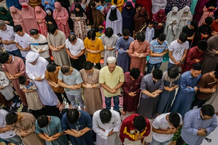 Filipino Muslims Pray Street Outside Golden Editorial Stock Photo ...