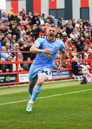 George Thomas Cambridge United Scores His Editorial Stock Photo - Stock ...