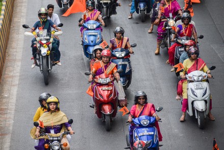 Female Motorcyclists Dressed Traditional Attire Ride - Foto de stock de ...