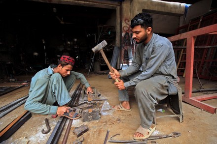 Pakistani Laborers Works Factory On International Editorial Stock Photo ...
