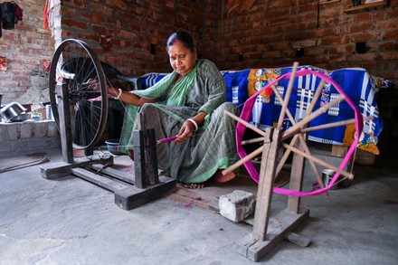 Woman Seen Weaving Using Traditional Thread Editorial Stock Photo ...