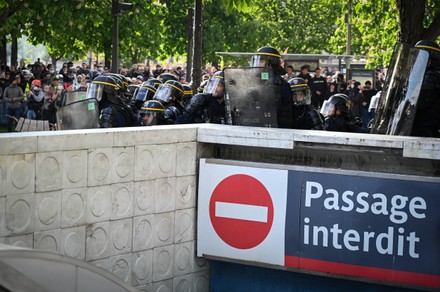 Police Form Blockade No Trespassing Sign Editorial Stock Photo - Stock ...