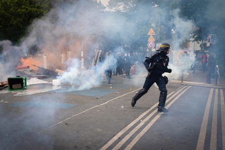 Police Officer Charges Protesters During Demonstration Editorial Stock ...