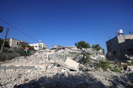 Palestinian Examines Damage Mohamed Soufs Home Editorial Stock Photo ...