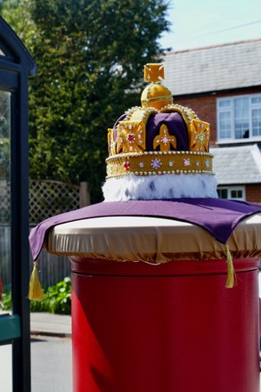 46 Coronation crown post box topper Stock Pictures, Editorial Images ...