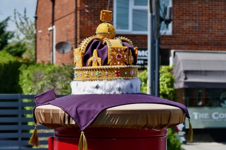 46 Coronation crown post box topper Stock Pictures, Editorial Images ...