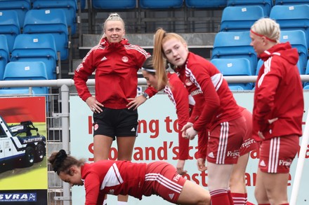 Hannah Innes 16 Aberdeen Women Warming Editorial Stock Photo - Stock ...