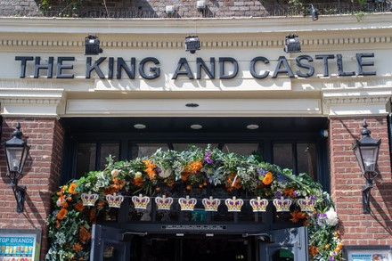 Crown Bunting Outside Wetherspoon King Castle Editorial Stock Photo ...