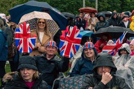 People Shield Themselves Rain Umbrellas Waterproof Editorial Stock ...