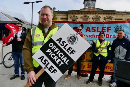 Official Aslef Picket Line Picketers Outside Editorial Stock Photo ...