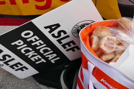 Official Aslef Picket Line Picketers Outside Editorial Stock Photo ...