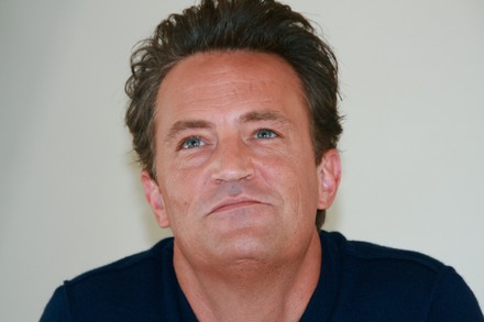 250 Matthew perry portrait Stock Pictures, Editorial Images and Stock ...