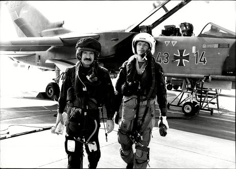 Raf Flt Lt Iain Hunter Luftwaffe Redaktionelles Stockfoto – Stockbild ...