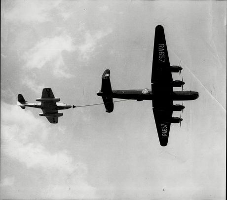 Avro Lincoln Bomber Refuelling Gloster Meteor Editorial Stock Photo ...